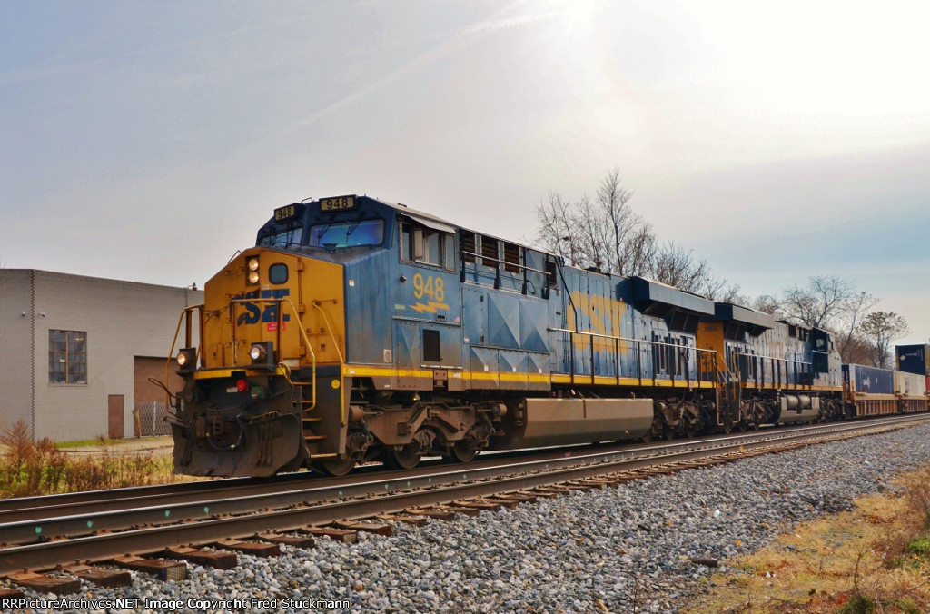 CSX 948 leads Q016.